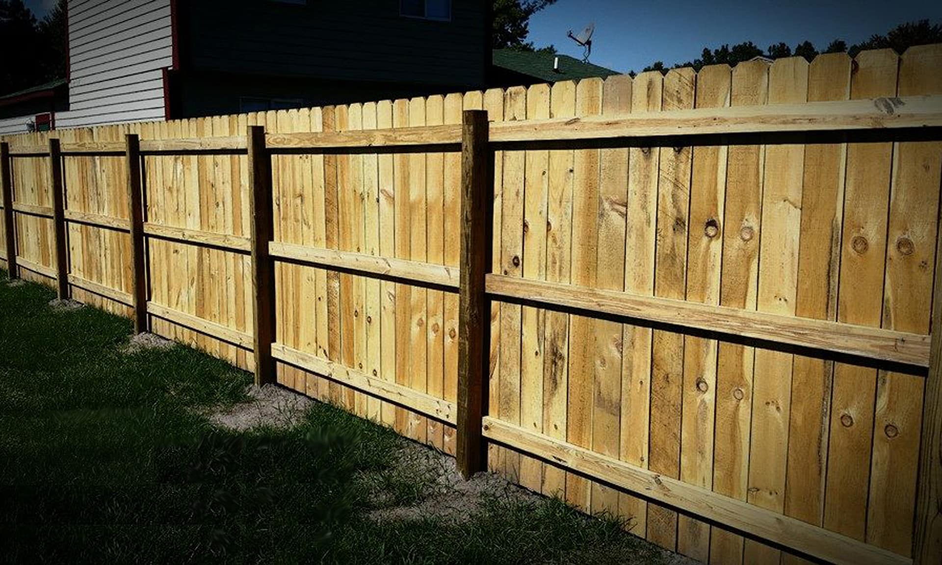 Interesting Wood Fence Design Ideas for Home | Leading Edge